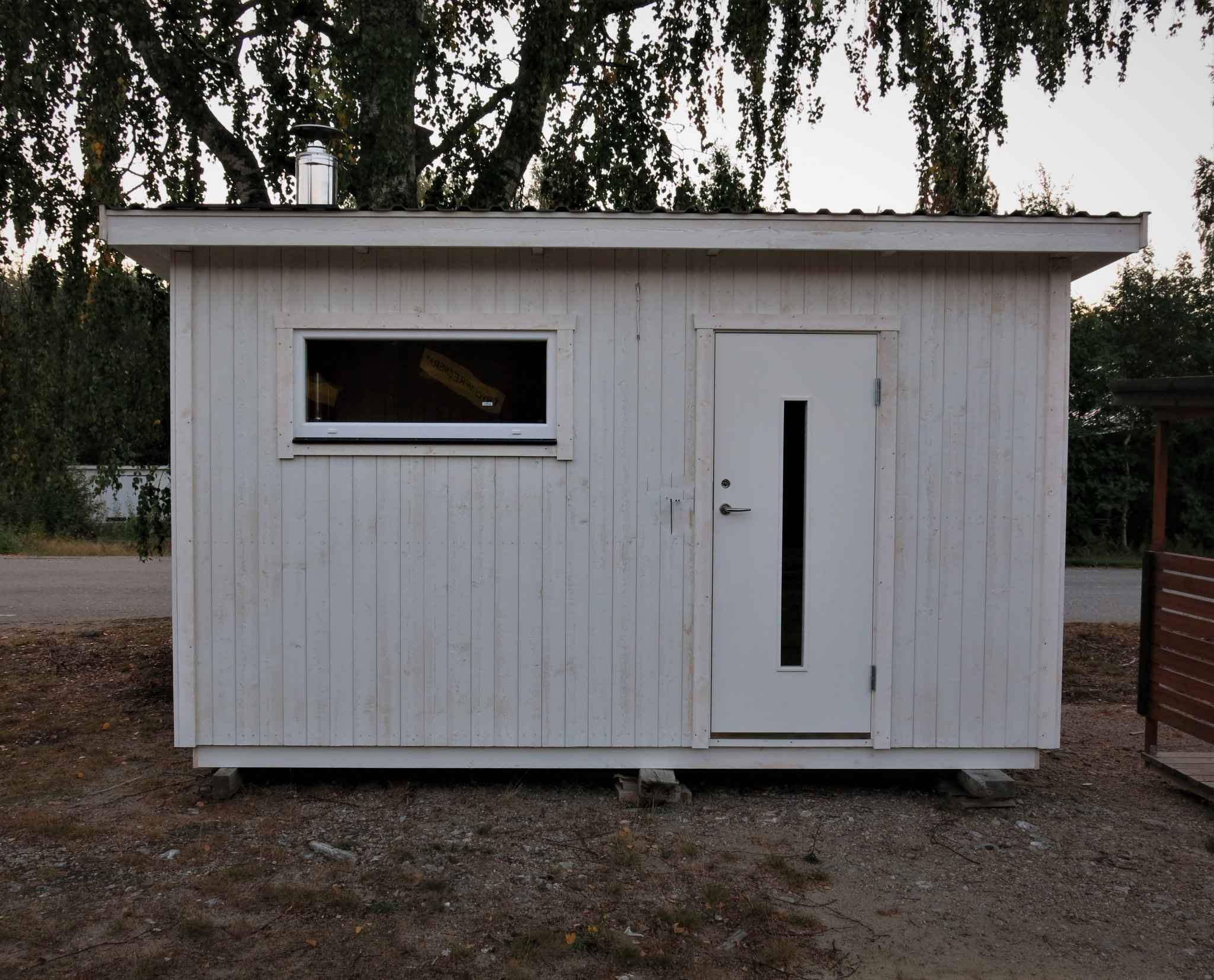 Välbyggd bastu med fina detaljer och trevligt ljusinsläpp.-Hakskog 7e