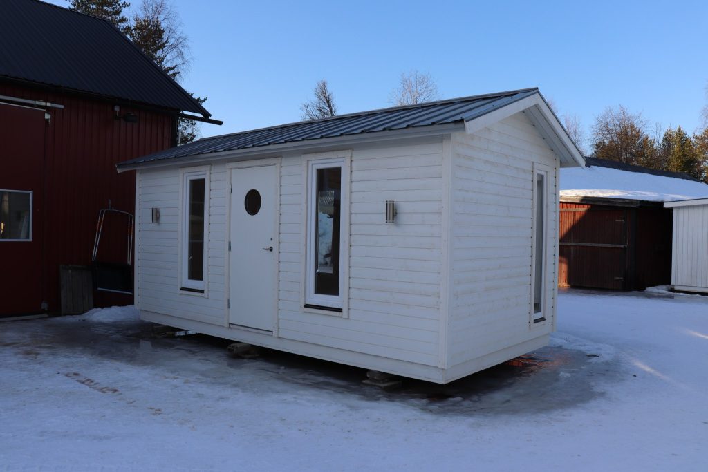 Friggebod i funkisstil - Komplett friggebod - Håknäs Trävaror